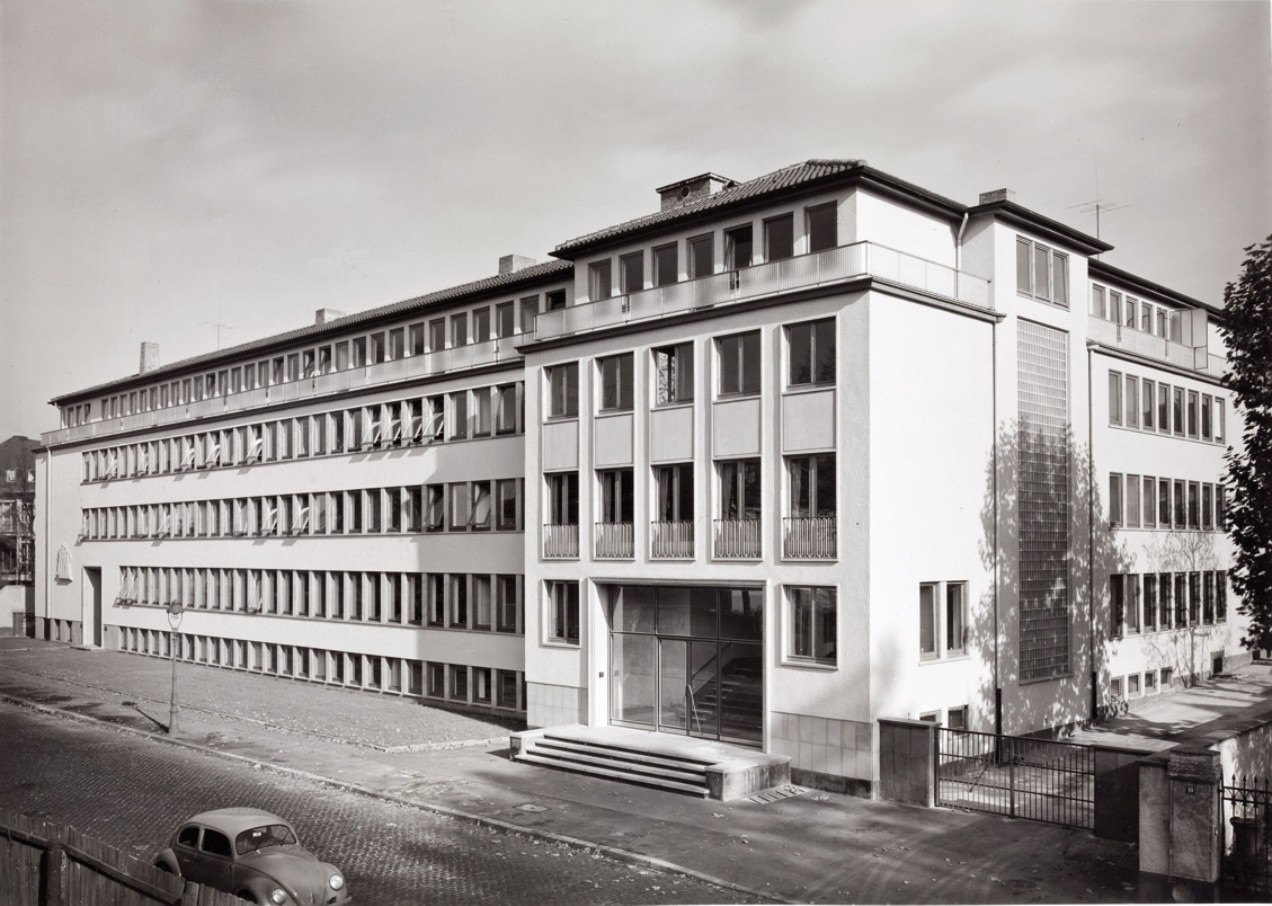 DEVK: seit 125 Jahren der Mensch im Mittelpunkt